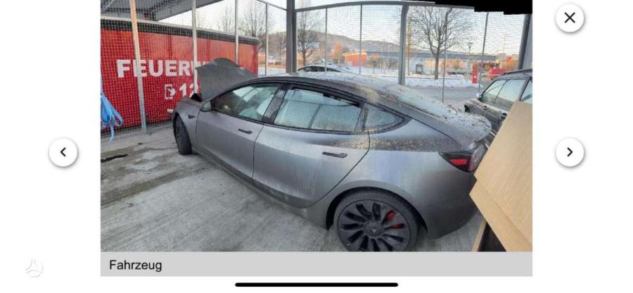Melns Tesla Model 3 2021 Viļņa, ar dzinēja tilpumu 0.00 L un nobraukumu 92 tūkst. km par 9900 €, foto 4 vietnē AUTOMOTO.COM.LV
