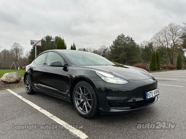 Black Tesla Model 3 2021 in Tallinn, with an engine capacity of 0.00 L and mileage of 136 thousand km for 24999 €, photo 2 on AUTOMOTO.COM.LV
