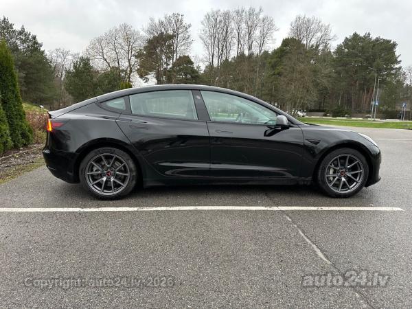 Black Tesla Model 3 2021 in Tallinn, with an engine capacity of 0.00 L and mileage of 136 thousand km for 24999 €, photo 3 on AUTOMOTO.COM.LV