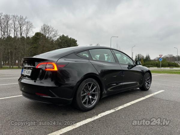 Black Tesla Model 3 2021 in Tallinn, with an engine capacity of 0.00 L and mileage of 136 thousand km for 24999 €, photo 4 on AUTOMOTO.COM.LV