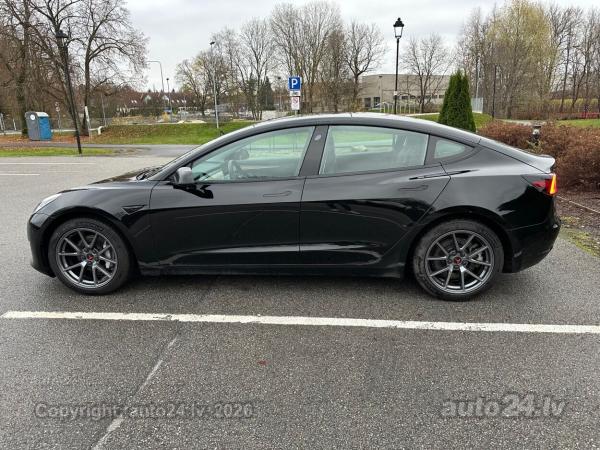 Black Tesla Model 3 2021 in Tallinn, with an engine capacity of 0.00 L and mileage of 136 thousand km for 24999 €, photo 5 on AUTOMOTO.COM.LV