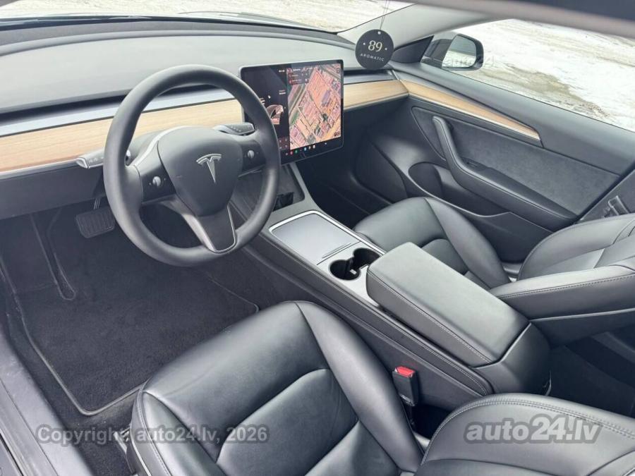 Black Tesla Model 3 2021 in Tallinn, with an engine capacity of 0.00 L and mileage of 60 thousand km for 28999 €, photo 5 on AUTOMOTO.COM.LV