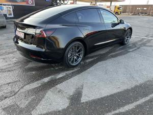 Black Tesla Model 3 2021 in Vilnius, with an engine capacity of 0.00 L and mileage of 86 thousand km for 18500 €, photo 3 on AUTOMOTO.COM.LV
