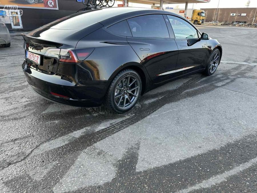 Black Tesla Model 3 2021 in Vilnius, with an engine capacity of 0.00 L and mileage of 86 thousand km for 18500 €, photo 3 on AUTOMOTO.COM.LV
