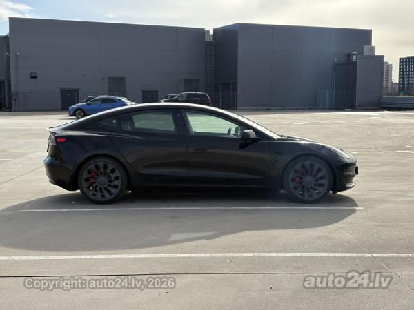 Black Tesla Model 3 2021 in Tallinn, with an engine capacity of 0.00 L and mileage of 93 thousand km for 30500 €, photo 3 on AUTOMOTO.COM.LV