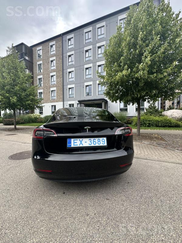 Black Tesla Model 3 2021 in Riga, with an engine capacity of 0.00 L and mileage of 115 thousand km for 21250 €, photo 6 on AUTOMOTO.COM.LV