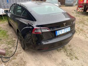 Melns Tesla Model 3 2021 Rīga, ar dzinēja tilpumu 0.00 L un nobraukumu 250 tūkst. km par 19900 €, foto 5 vietnē AUTOMOTO.COM.LV