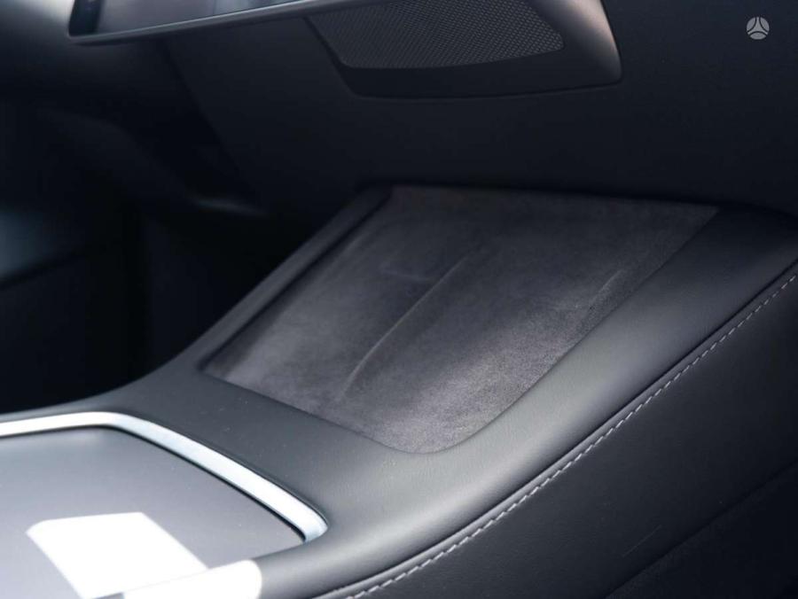 Black Tesla Model 3 2021 in Klaipeda, with an engine capacity of 0.00 L and mileage of 93 thousand km for 22300 €, photo 27 on AUTOMOTO.COM.LV