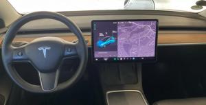 Black Tesla Model 3 2021 in Riga, with an engine capacity of 0.00 L and mileage of 98 thousand km for 24490 €, photo 4 on AUTOMOTO.COM.LV