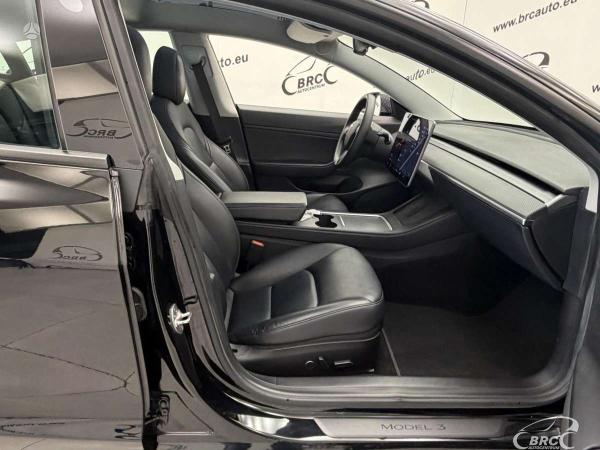 Black Tesla Model 3 2021 in Vilnius, with an engine capacity of 0.00 L and mileage of 93 thousand km for 23700 €, photo 5 on AUTOMOTO.COM.LV