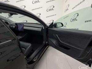 Черный Тесла Модель 3 2021 в Вильнюс, объемом двигателя 0.00 л и пробегом 93 тыс. км за 23700 €, фото 10 на AUTOMOTO.COM.LV