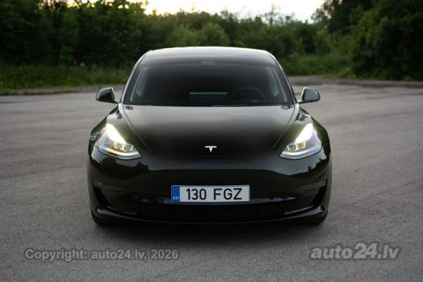 Black Tesla Model 3 2021 in Parnu, with an engine capacity of 0.00 L and mileage of 109 thousand km for 24990 €, photo 2 on AUTOMOTO.COM.LV