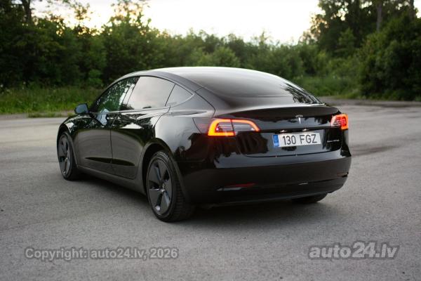 Black Tesla Model 3 2021 in Parnu, with an engine capacity of 0.00 L and mileage of 109 thousand km for 24990 €, photo 4 on AUTOMOTO.COM.LV