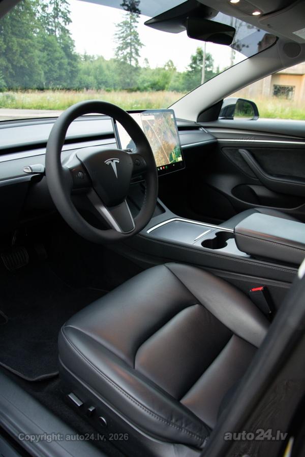 Black Tesla Model 3 2021 in Parnu, with an engine capacity of 0.00 L and mileage of 109 thousand km for 24990 €, photo 10 on AUTOMOTO.COM.LV
