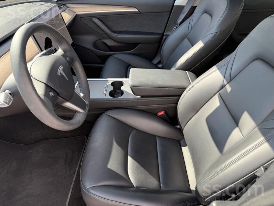 Black Tesla Model 3 2021 in Riga, with an engine capacity of 0.00 L and mileage of 60 thousand km for 27500 €, photo 6 on AUTOMOTO.COM.LV