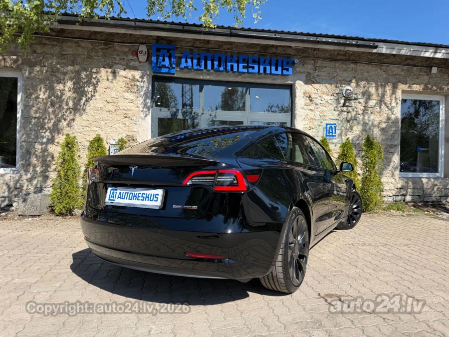 Black Tesla Model 3 2021 in Tallinn, with an engine capacity of 0.00 L and mileage of 70 thousand km for 32990 €, photo 3 on AUTOMOTO.COM.LV