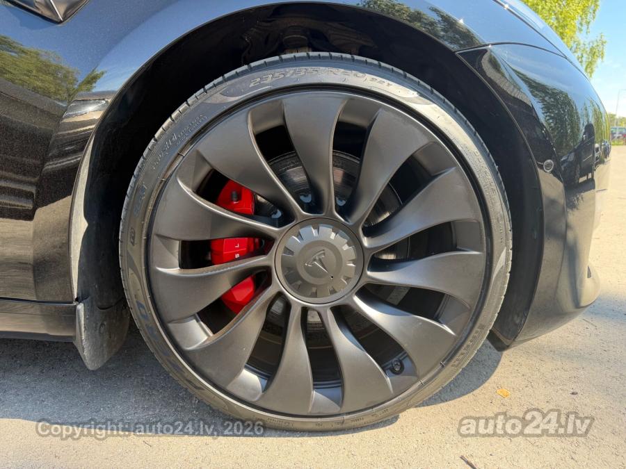 Black Tesla Model 3 2021 in Tallinn, with an engine capacity of 0.00 L and mileage of 70 thousand km for 32990 €, photo 26 on AUTOMOTO.COM.LV