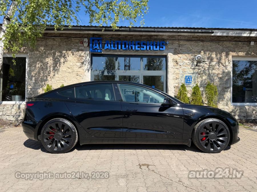 Black Tesla Model 3 2021 in Tallinn, with an engine capacity of 0.00 L and mileage of 70 thousand km for 32990 €, photo 28 on AUTOMOTO.COM.LV