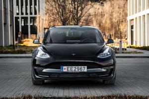 Black Tesla Model 3 2021 in Vilnius, with an engine capacity of 0.00 L and mileage of 40 thousand km for 28000 €, photo  on AUTOMOTO.COM.LV