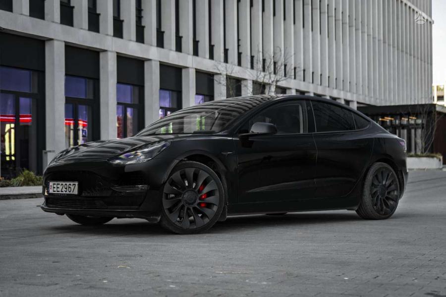 Black Tesla Model 3 2021 in Vilnius, with an engine capacity of 0.00 L and mileage of 40 thousand km for 28000 €, photo 3 on AUTOMOTO.COM.LV