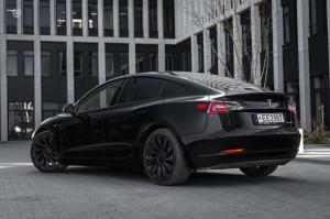 Black Tesla Model 3 2021 in Vilnius, with an engine capacity of 0.00 L and mileage of 40 thousand km for 28000 €, photo 5 on AUTOMOTO.COM.LV
