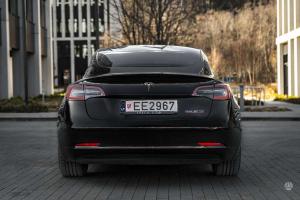 Black Tesla Model 3 2021 in Vilnius, with an engine capacity of 0.00 L and mileage of 40 thousand km for 28000 €, photo 6 on AUTOMOTO.COM.LV