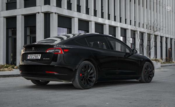 Black Tesla Model 3 2021 in Vilnius, with an engine capacity of 0.00 L and mileage of 40 thousand km for 28000 €, photo 6 on AUTOMOTO.COM.LV