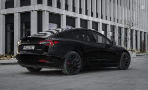 Black Tesla Model 3 2021 in Vilnius, with an engine capacity of 0.00 L and mileage of 40 thousand km for 28000 €, photo 7 on AUTOMOTO.COM.LV