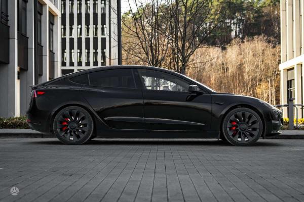 Black Tesla Model 3 2021 in Vilnius, with an engine capacity of 0.00 L and mileage of 40 thousand km for 28000 €, photo 7 on AUTOMOTO.COM.LV