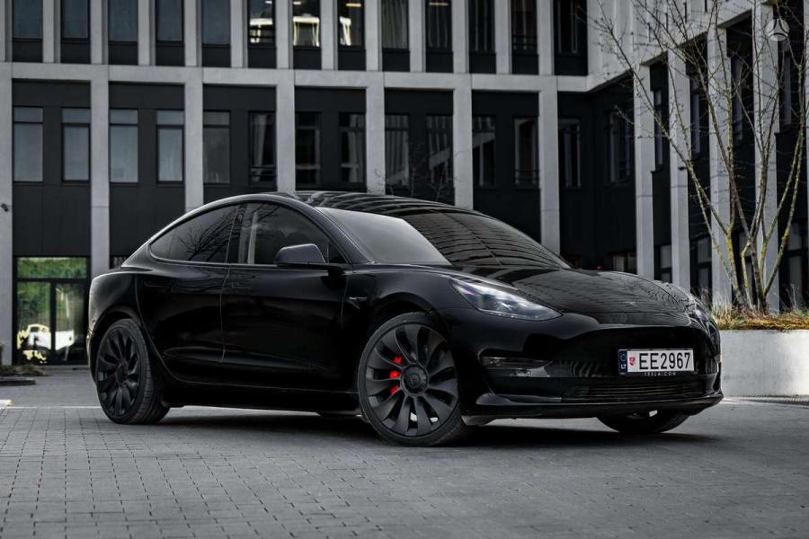 Black Tesla Model 3 2021 in Vilnius, with an engine capacity of 0.00 L and mileage of 40 thousand km for 28000 €, photo 9 on AUTOMOTO.COM.LV
