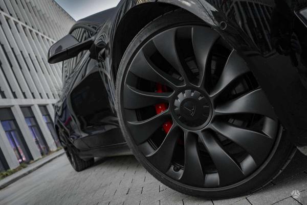 Black Tesla Model 3 2021 in Vilnius, with an engine capacity of 0.00 L and mileage of 40 thousand km for 28000 €, photo 9 on AUTOMOTO.COM.LV