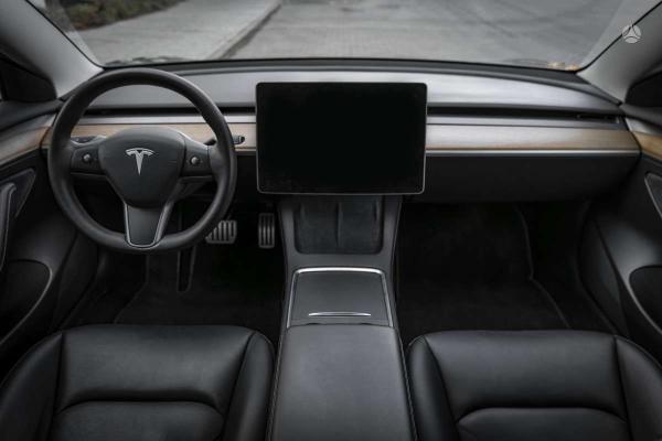 Black Tesla Model 3 2021 in Vilnius, with an engine capacity of 0.00 L and mileage of 40 thousand km for 28000 €, photo 10 on AUTOMOTO.COM.LV
