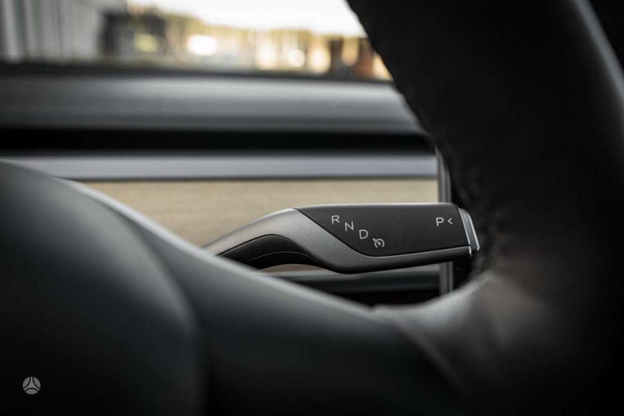 Black Tesla Model 3 2021 in Vilnius, with an engine capacity of 0.00 L and mileage of 40 thousand km for 28000 €, photo 13 on AUTOMOTO.COM.LV