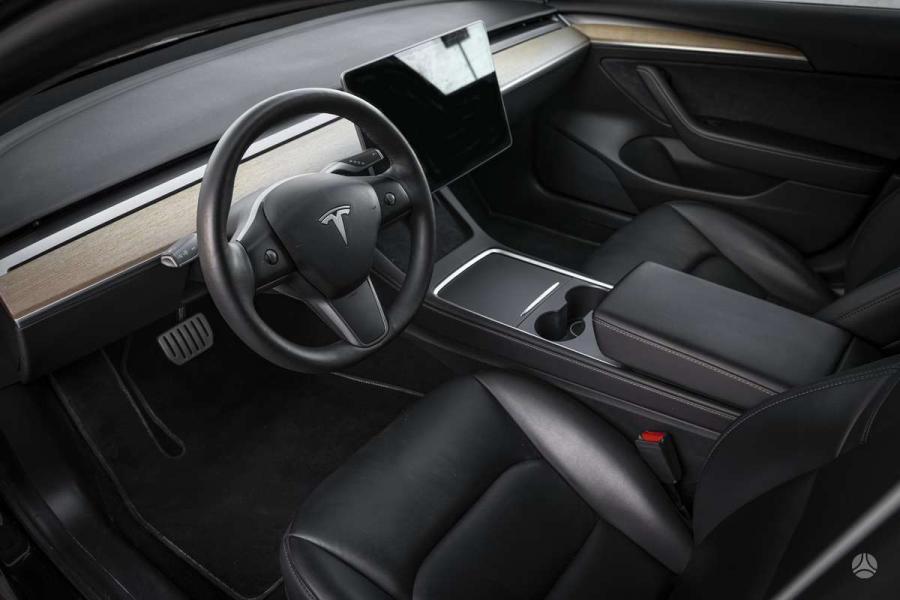 Black Tesla Model 3 2021 in Vilnius, with an engine capacity of 0.00 L and mileage of 40 thousand km for 28000 €, photo 15 on AUTOMOTO.COM.LV
