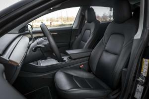 Black Tesla Model 3 2021 in Vilnius, with an engine capacity of 0.00 L and mileage of 40 thousand km for 28000 €, photo 16 on AUTOMOTO.COM.LV