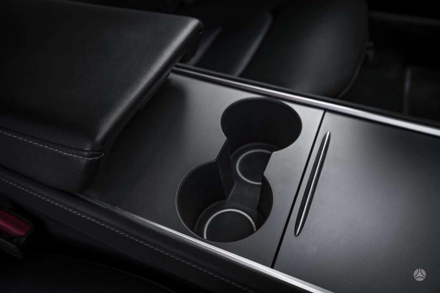 Black Tesla Model 3 2021 in Vilnius, with an engine capacity of 0.00 L and mileage of 40 thousand km for 28000 €, photo 18 on AUTOMOTO.COM.LV