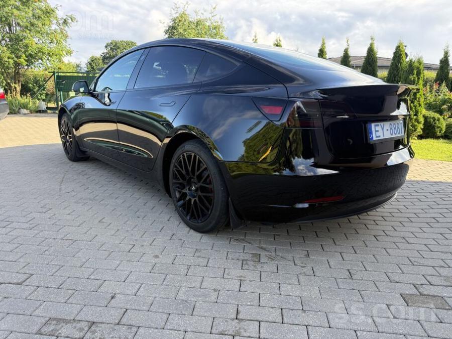 Black Tesla Model 3 2021 in Riga, with an engine capacity of 0.00 L and mileage of 119 thousand km for 24000 €, photo 4 on AUTOMOTO.COM.LV