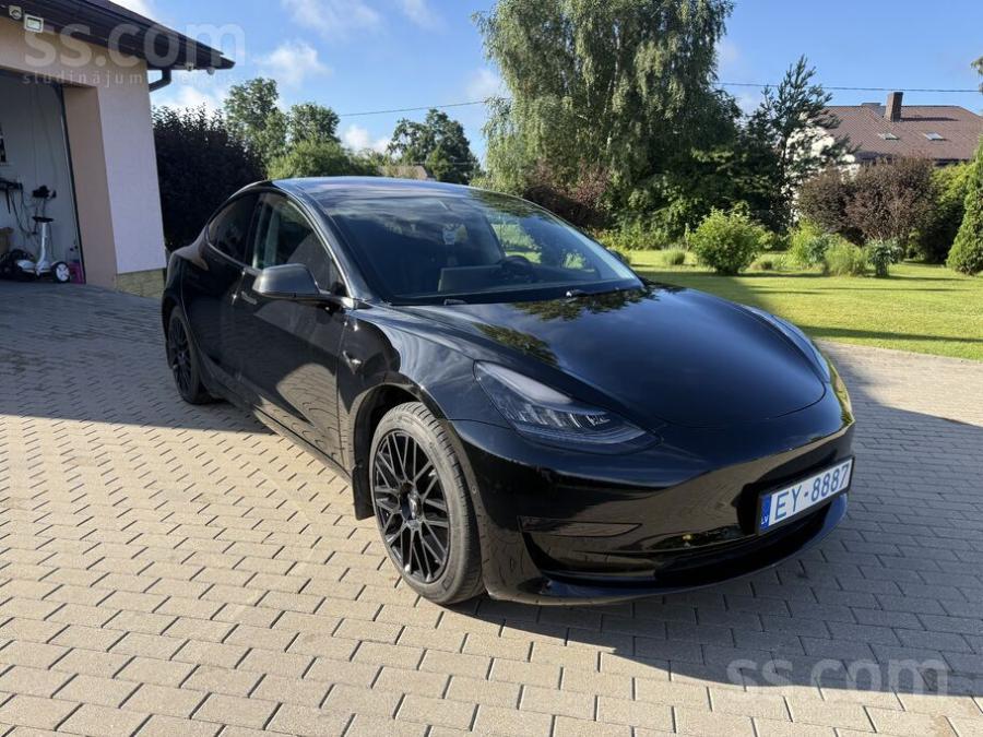 Black Tesla Model 3 2021 in Riga, with an engine capacity of 0.00 L and mileage of 119 thousand km for 24000 €, photo 5 on AUTOMOTO.COM.LV