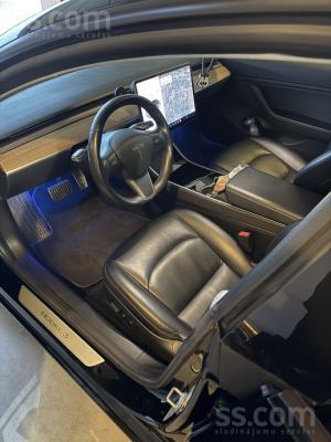 Black Tesla Model 3 2021 in Riga, with an engine capacity of 0.00 L and mileage of 119 thousand km for 24000 €, photo 9 on AUTOMOTO.COM.LV