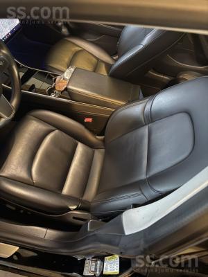 Black Tesla Model 3 2021 in Riga, with an engine capacity of 0.00 L and mileage of 119 thousand km for 24000 €, photo 10 on AUTOMOTO.COM.LV