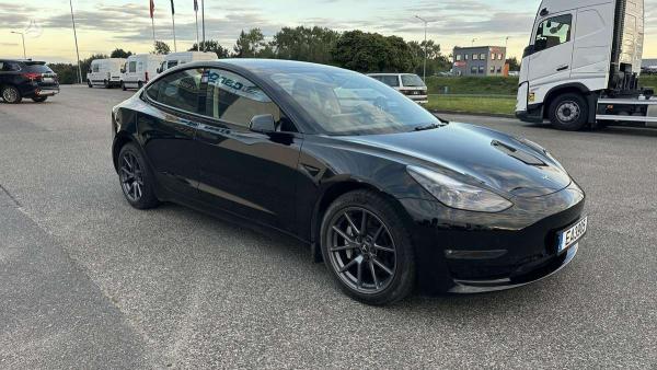 Tesla Model 3 2021 in Vilnius on AUTOMOTO.COM.LV Black Tesla Model 3 2021 in Vilnius, with an engine capacity of 0.00 L and mileage of 78 thousand km for 25500 €, photo 4 on AUTOMOTO.COM.LV