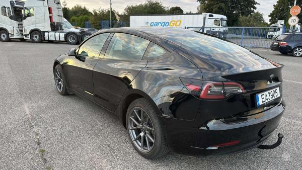 Tesla Model 3 2021 in Vilnius on AUTOMOTO.COM.LV Black Tesla Model 3 2021 in Vilnius, with an engine capacity of 0.00 L and mileage of 78 thousand km for 25500 €, photo 7 on AUTOMOTO.COM.LV