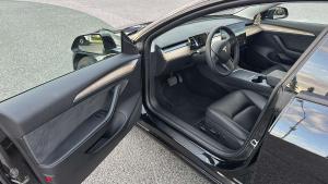 Melns Tesla Model 3 2021 Viļņa, ar dzinēja tilpumu 0.00 L un nobraukumu 78 tūkst. km par 25500 €, foto 8 vietnē AUTOMOTO.COM.LV