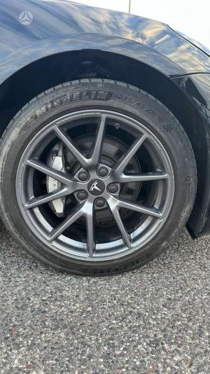 Melns Tesla Model 3 2021 Viļņa, ar dzinēja tilpumu 0.00 L un nobraukumu 78 tūkst. km par 25500 €, foto 19 vietnē AUTOMOTO.COM.LV