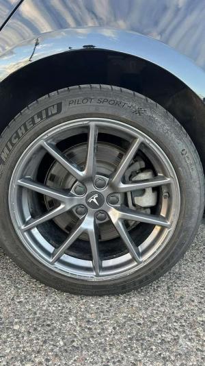Melns Tesla Model 3 2021 Viļņa, ar dzinēja tilpumu 0.00 L un nobraukumu 78 tūkst. km par 25500 €, foto 20 vietnē AUTOMOTO.COM.LV