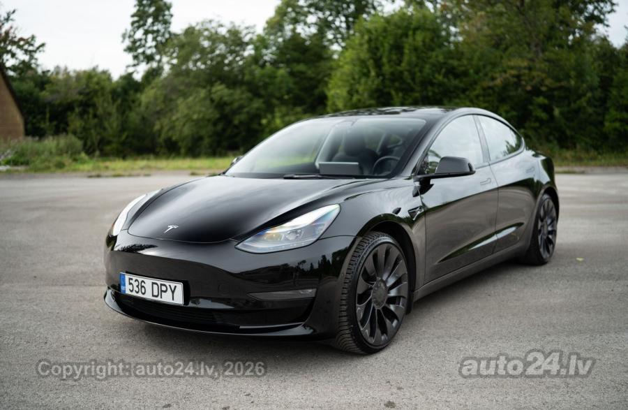 Black Tesla Model 3 2021 in Parnu, with an engine capacity of 0.00 L and mileage of 118 thousand km for 25990 €, photo 1 on AUTOMOTO.COM.LV