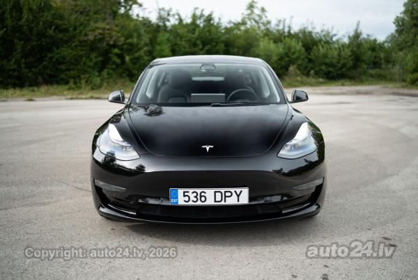 Tesla Model 3 2021 in Parnu on AUTOMOTO.COM.LV Black Tesla Model 3 2021 in Parnu, with an engine capacity of 0.00 L and mileage of 118 thousand km for 25990 €, photo 3 on AUTOMOTO.COM.LV