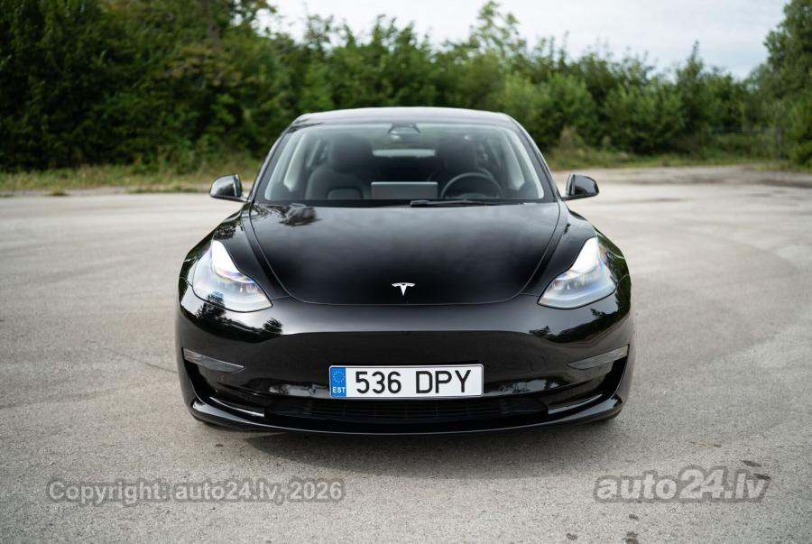 Black Tesla Model 3 2021 in Parnu, with an engine capacity of 0.00 L and mileage of 118 thousand km for 25990 €, photo 3 on AUTOMOTO.COM.LV