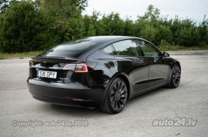 Black Tesla Model 3 2021 in Parnu, with an engine capacity of 0.00 L and mileage of 118 thousand km for 25990 €, photo 5 on AUTOMOTO.COM.LV