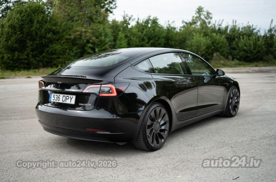 Black Tesla Model 3 2021 in Parnu, with an engine capacity of 0.00 L and mileage of 118 thousand km for 25990 €, photo 5 on AUTOMOTO.COM.LV